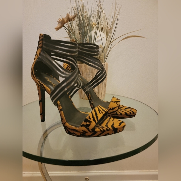 Qupid | Shoes | Qupid Tiger Stripe Kriss Kross Ankle Strap Open Toe ...